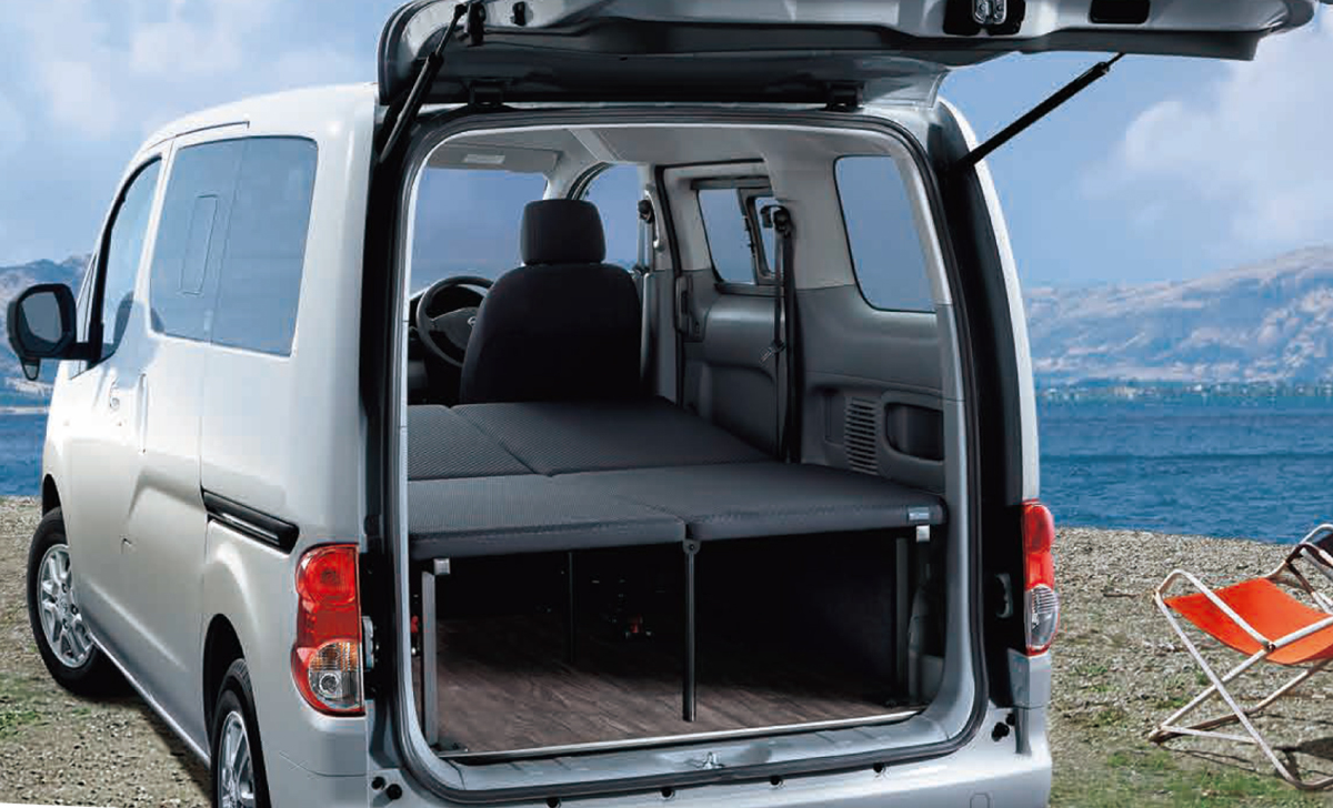 日産 NV200バネット バン4WDモデルを一部仕様向上。「マルチベッド」にも4WDが登場！ - オグショーオフィシャルネットストアブログ